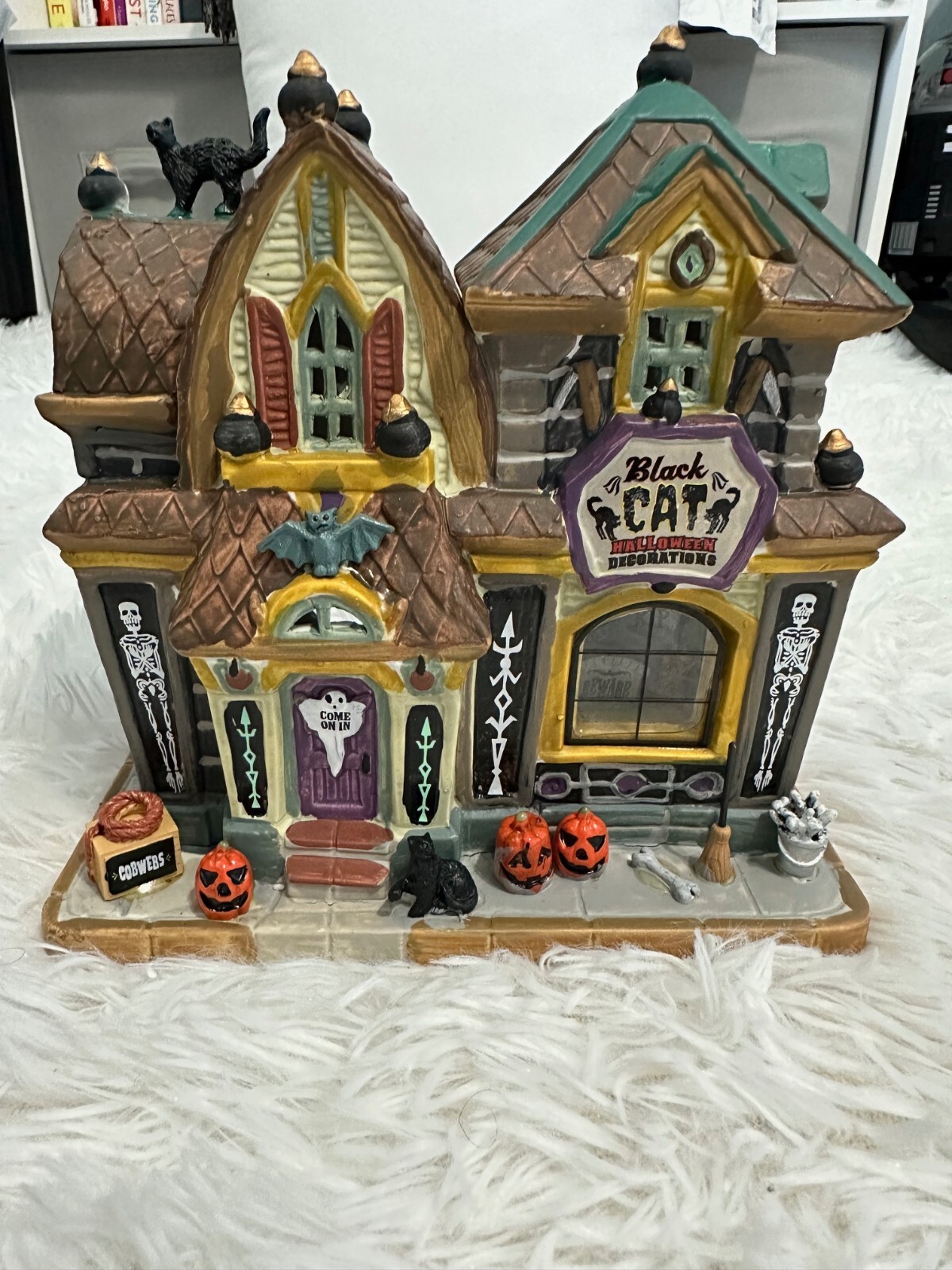 LEMAX SPOOKY TOWN 2020 VILLAGE BLACK CAT HALLOWEEN DECOR No. 05610 WITH ...