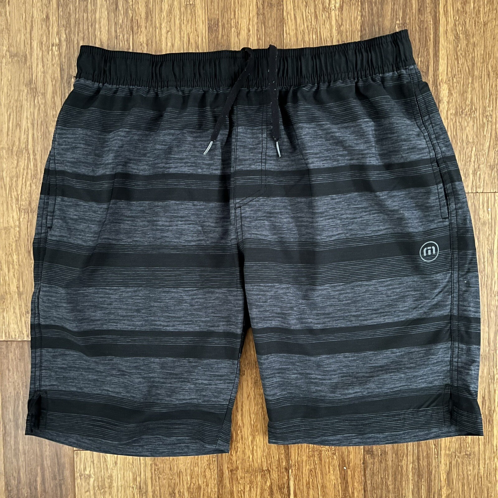 TRAVIS MATHEW STRIPED ATHLETIC SHORTS MENS LARGE BLACK GRAY POLYESTER ...