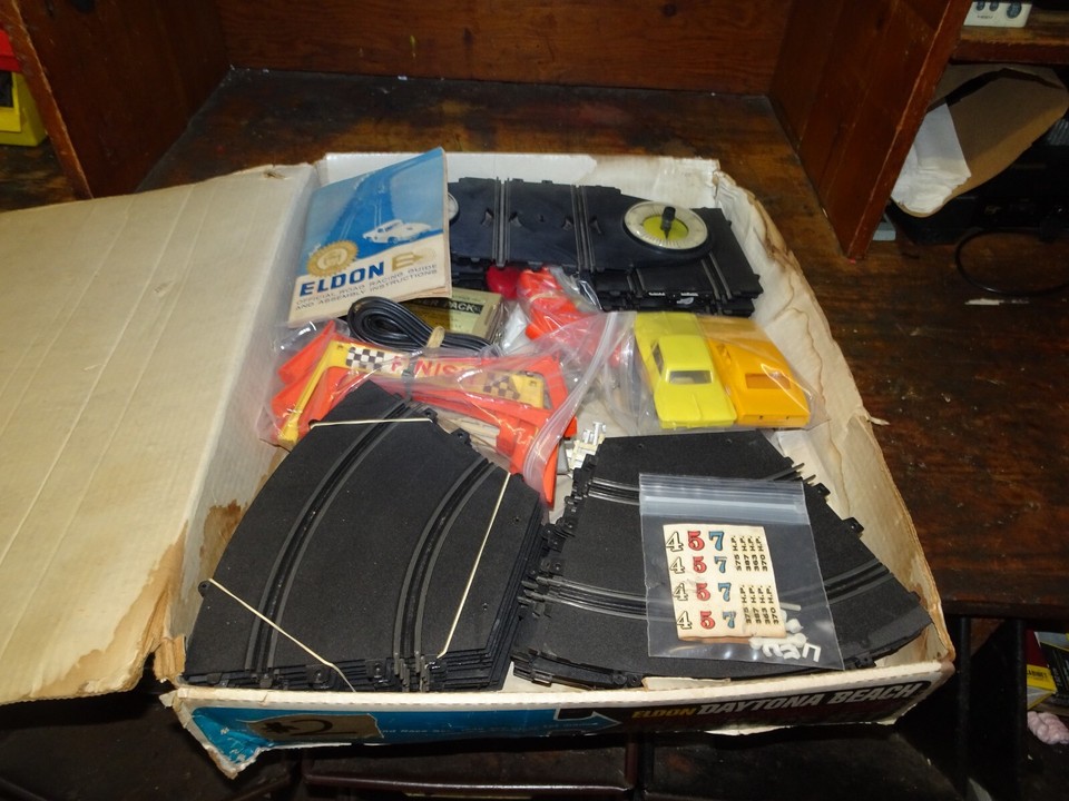 1963 ELDON DAYTONA BEACH RACING SET 1/32 SLOT CAR SET CARS 26 PC TRACK ...