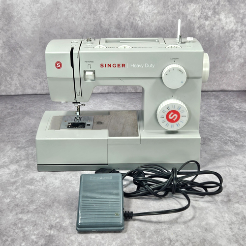Singer Model 4423 Heavy Duty Sewing Machine 23 built-in Stitches Art ...