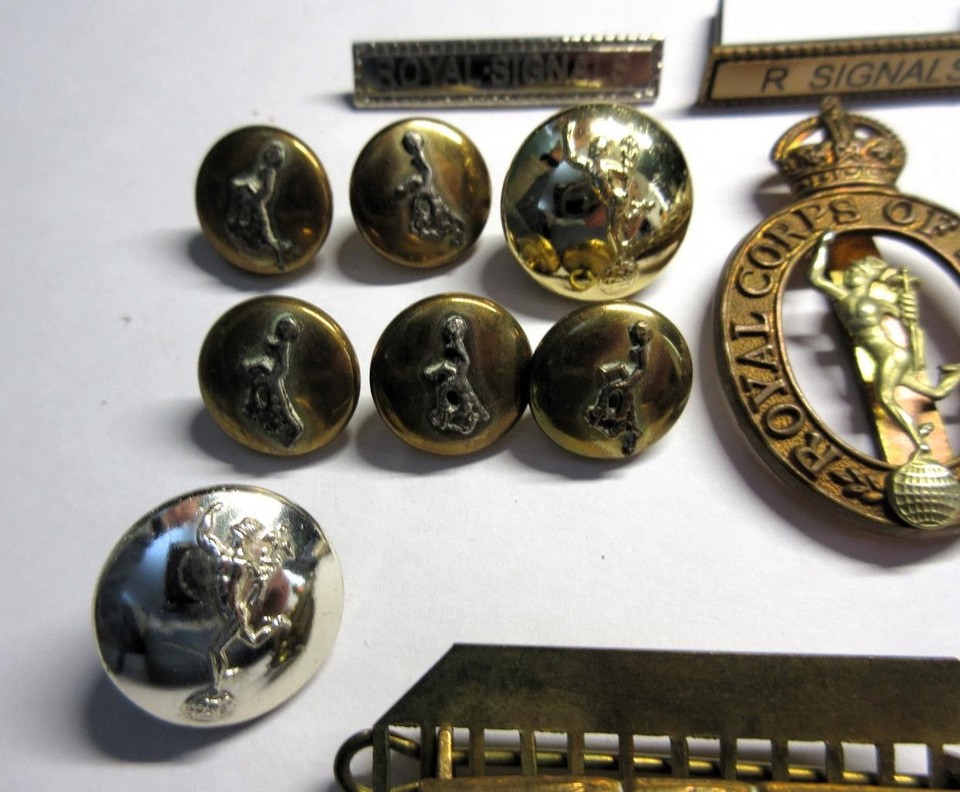 Job Lot of WW1, WW2 Royal Signals CAP, LAPEL, SHOULDER BADGES, BUTTONS ...