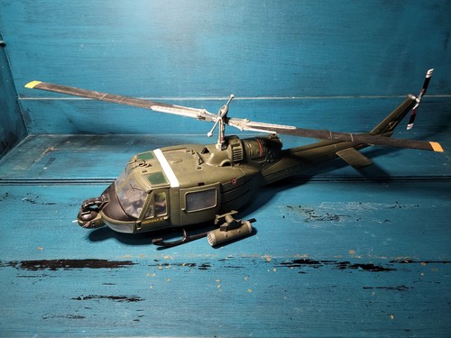 1/18 21st Century Ultimate Soldier UH-1C HogheadII Helicopter With Pilot | eBay