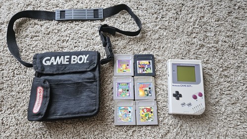 Nintendo Game Boy With 6 Games And The Nintendo Game Boy Carrying Case ...