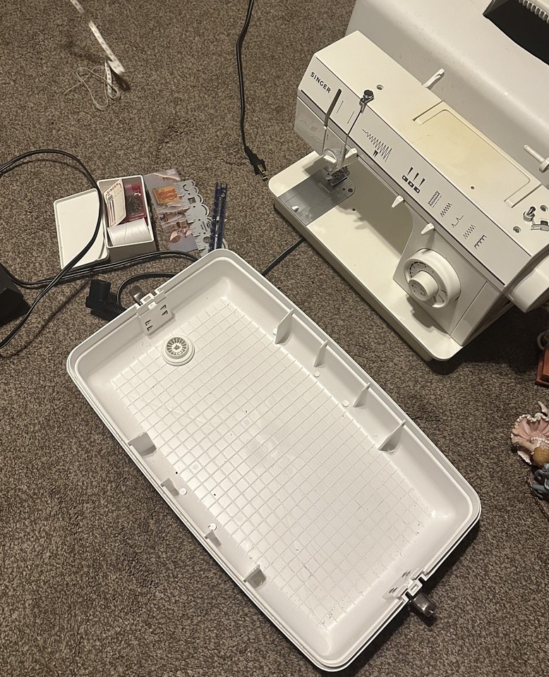 Singer Model 5705C Sewing Machine with Foot Pedal. Tested & Working ...