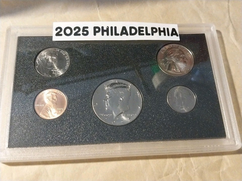 2025 MINT SETS IN PROOF HOLDERS HAND PICKED FOR QUALITY. P AND D 10 PCS ...