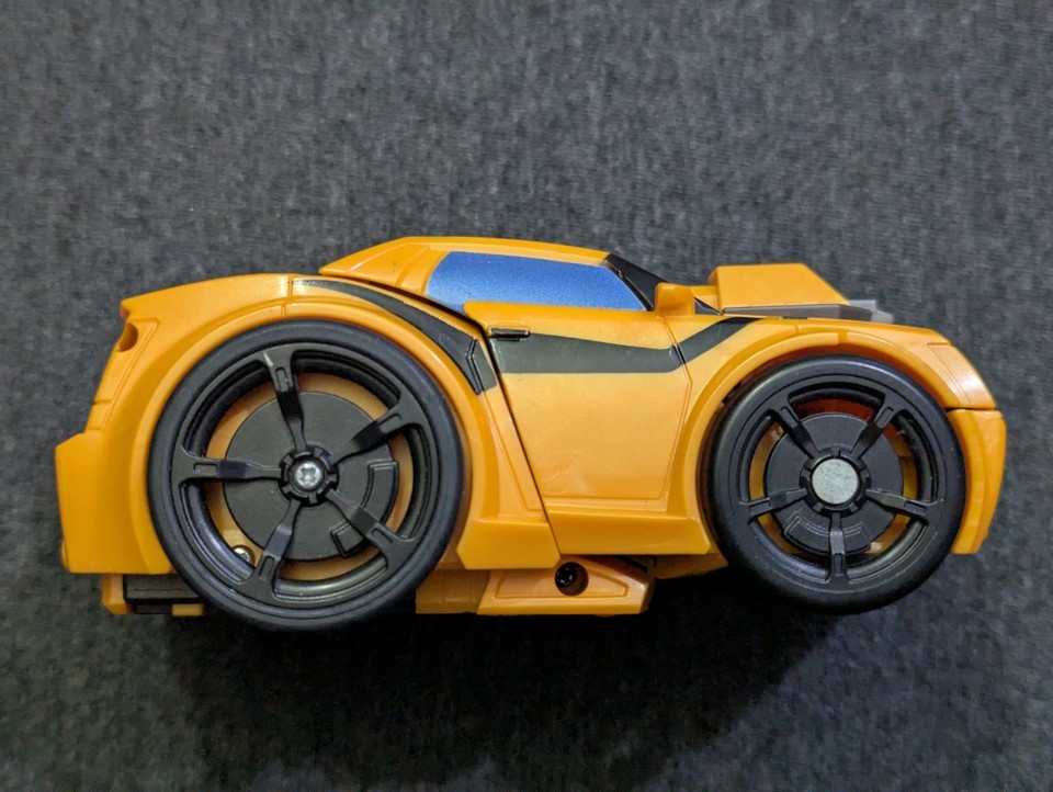 Hasbro TRANSFORMERS | PRIME Remote Controlled BUMBLEBEE Punching Action ...