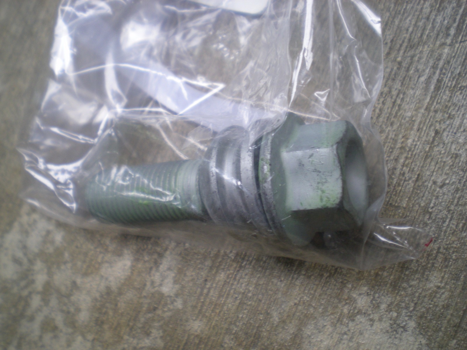 Porsche Cayenne Wheel Lug Bolt | WHT001693 | Aftermarket Branded | 4 ...