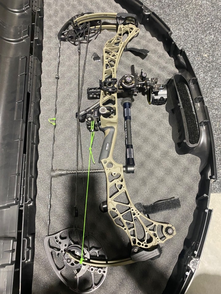 Mathews Lift X 29.5, RH, Ambush, 28.5, 75# w/ Epsilon, limb legs, and ...