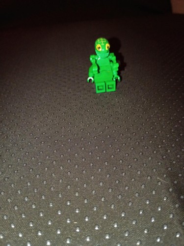 LEGO Space Minifigure Police Alien Frenzy (Genuine) | eBay
