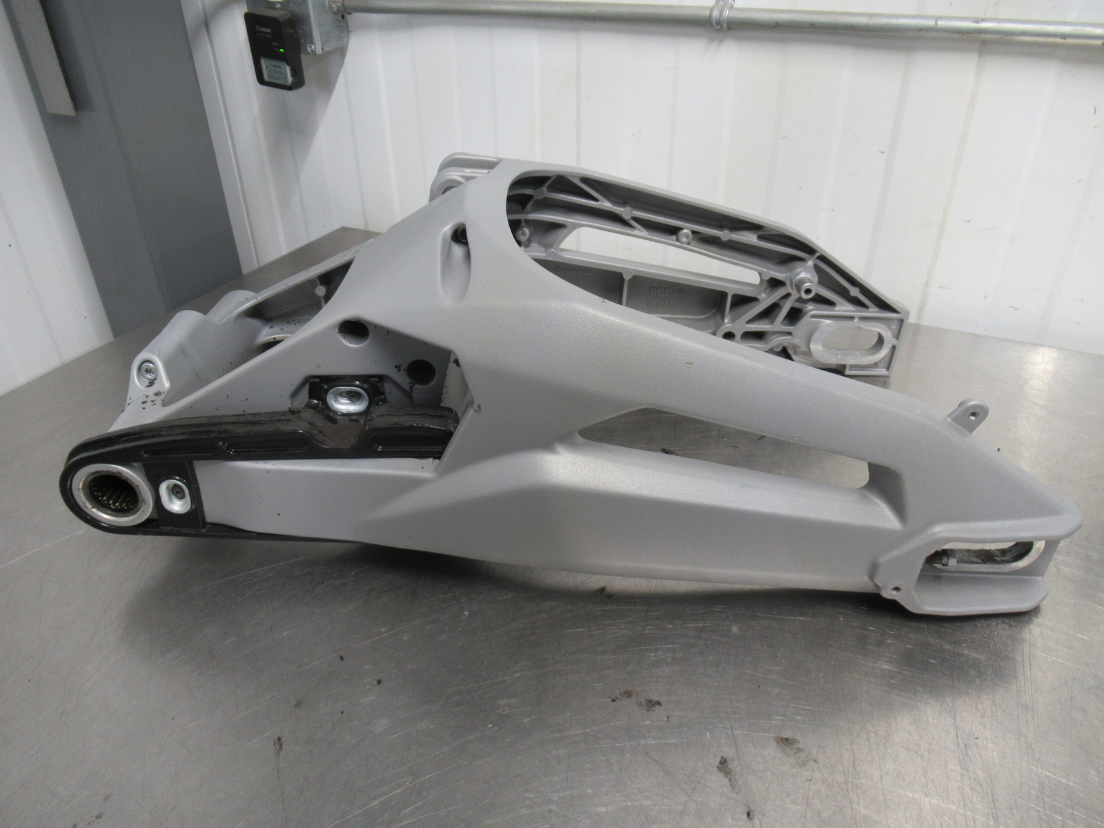 EB964 2010 10 APRILIA SHIVER 750 WHITE SWING ARM | eBay