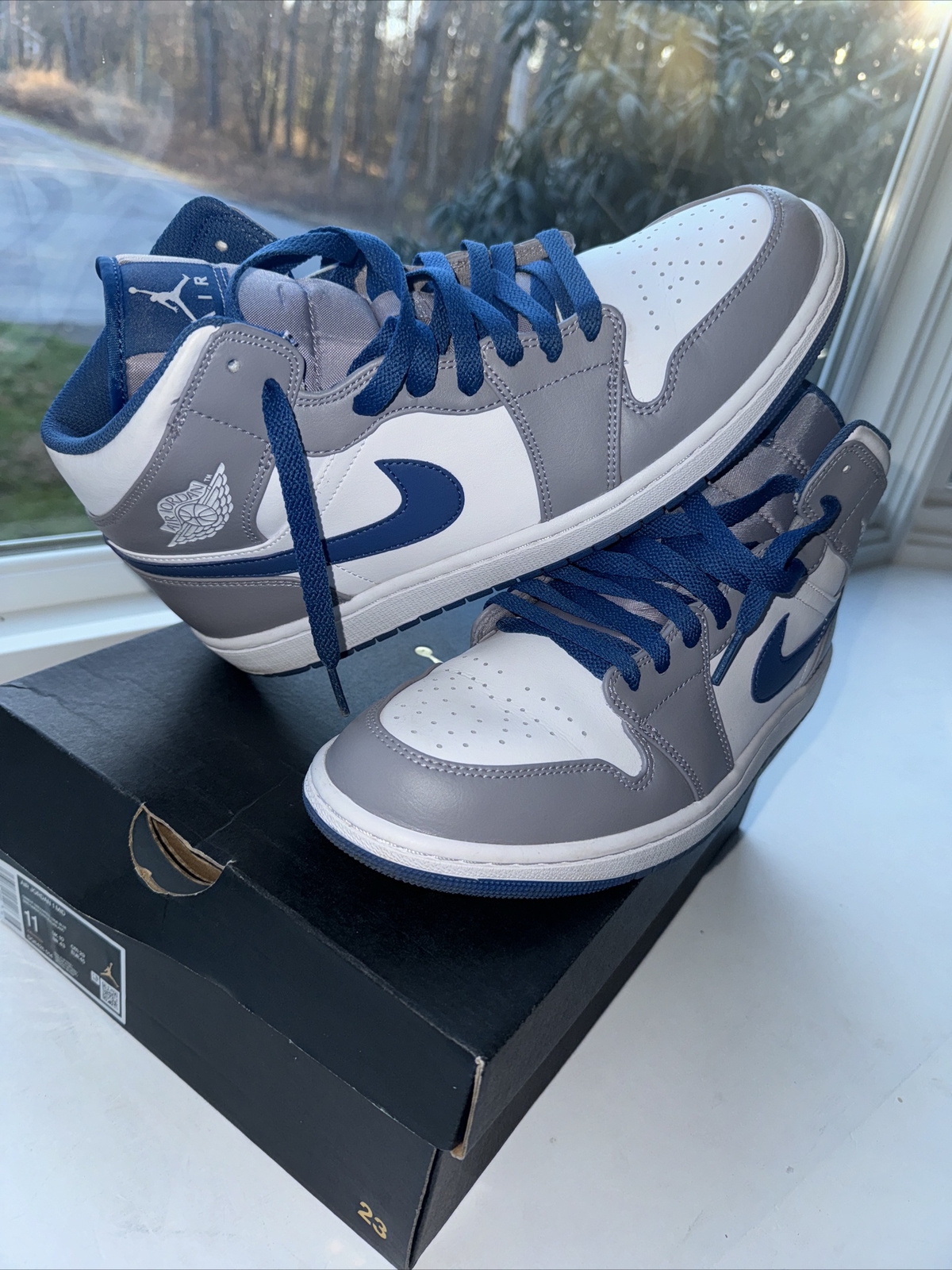 AUTHENTIC NIKE AIR JORDAN 1 MID "TRUE BLUE" US 11 - Gem
