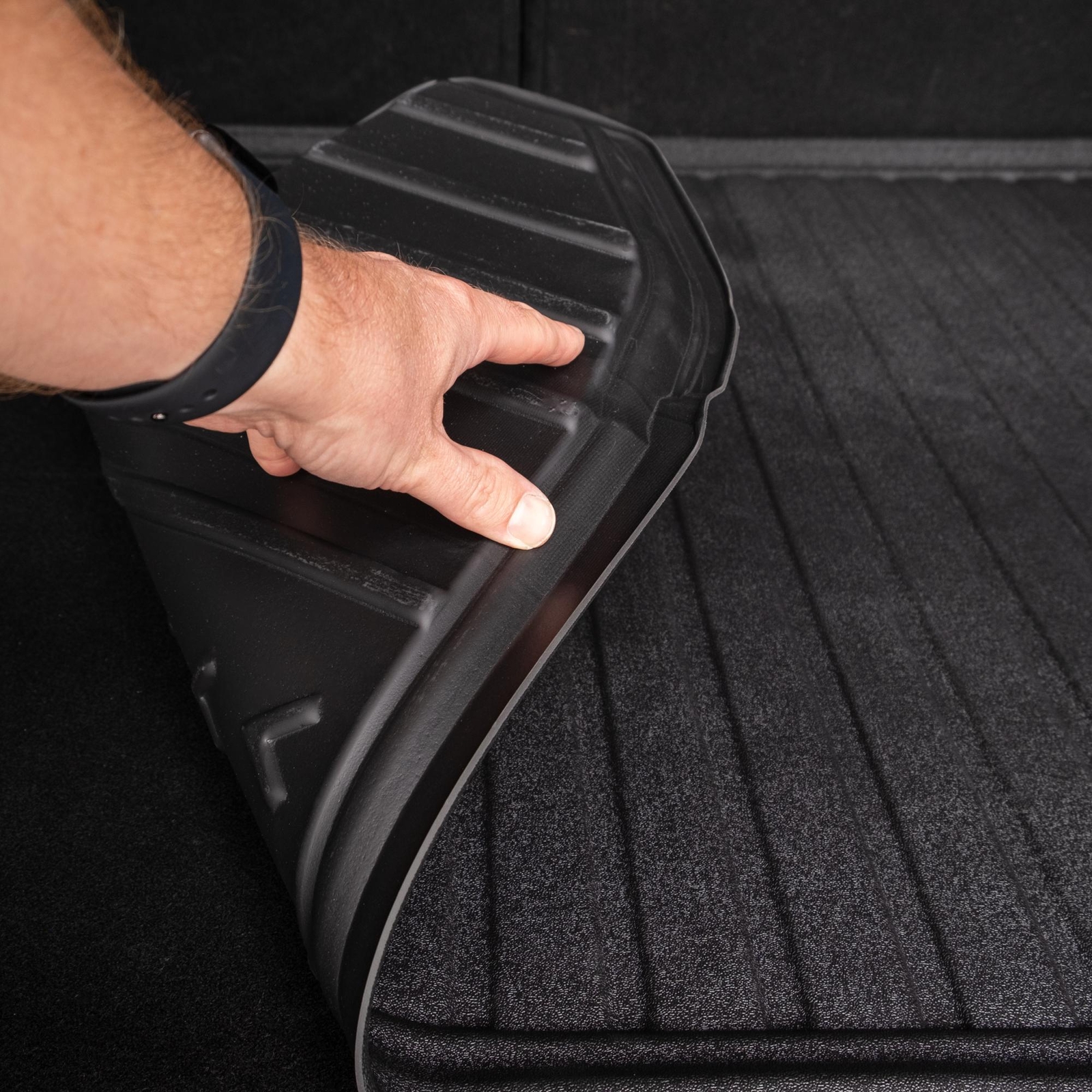 DriveDen Tailored Black Rubber Boot Liner Mat for Skoda Enyaq 21-25 ...