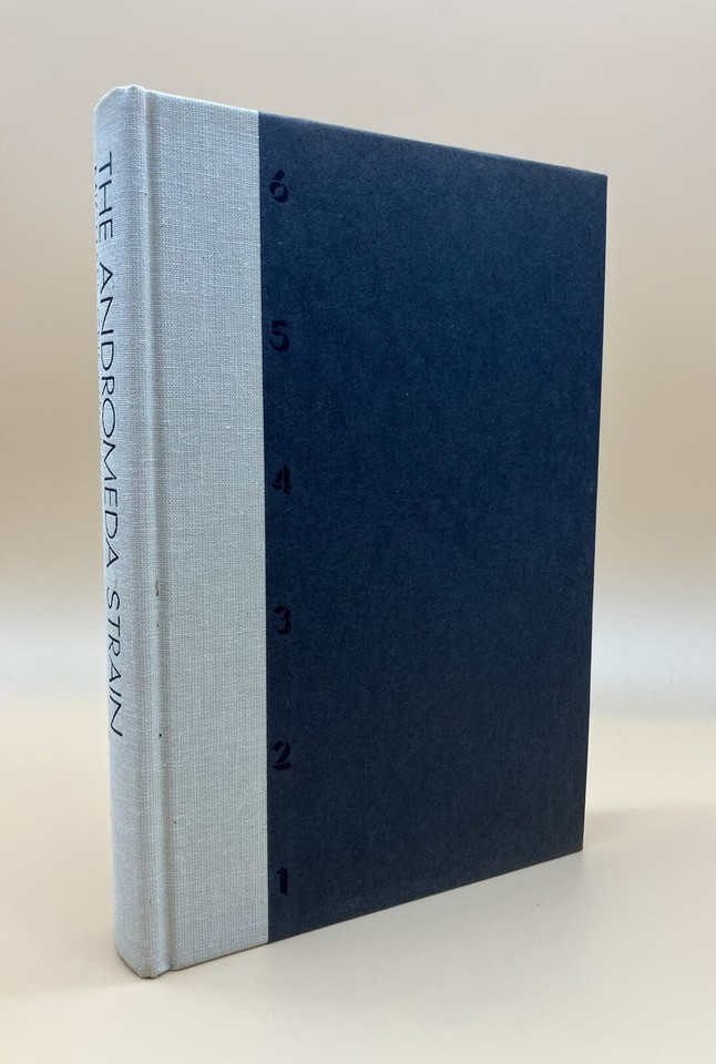 THE ANDROMEDA STRAIN First Edition Michael Crichton 1969 BOMC dust ...