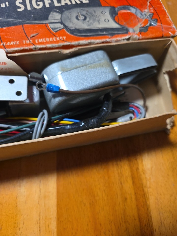 NOS Signal-Stat 900 Sigflare Directional Signal Switch Grey End Lite ...