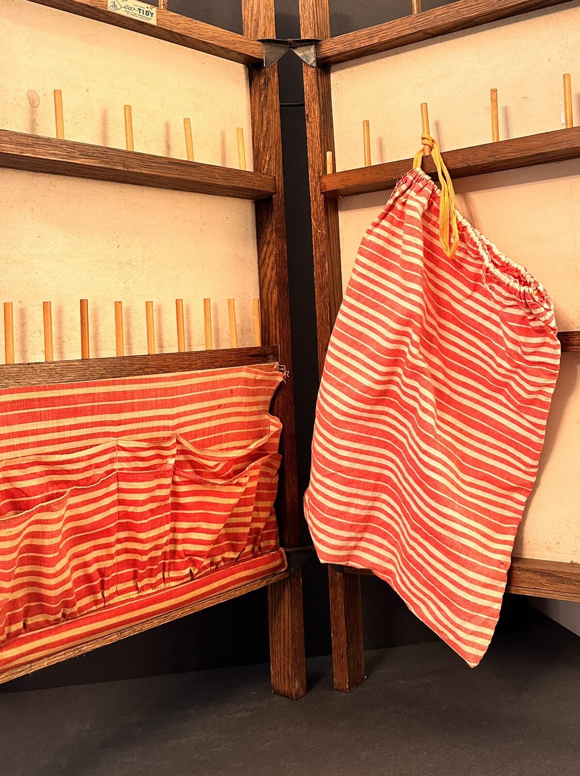 VTG SEW-TIDY Bi-Fold Thread 🧵 Caddy Stand Edmilton Corp Milwaukee WI 31 ...