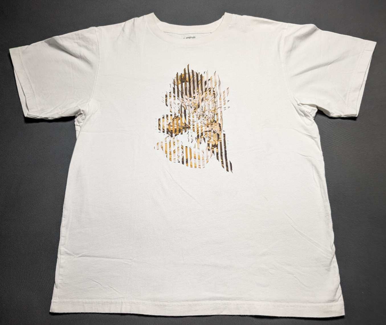 Uniqlo Dragon Ball UT Goku Lenticular Illusion Tee Me… - Gem