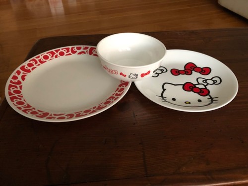Corelle Hello Kitty dinnerware set, Pyrex Measuring Cup, Containers ...