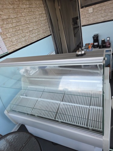Used Serve Over Display Fridge/Chiller - Great for Cakes/Deli Drinks ...