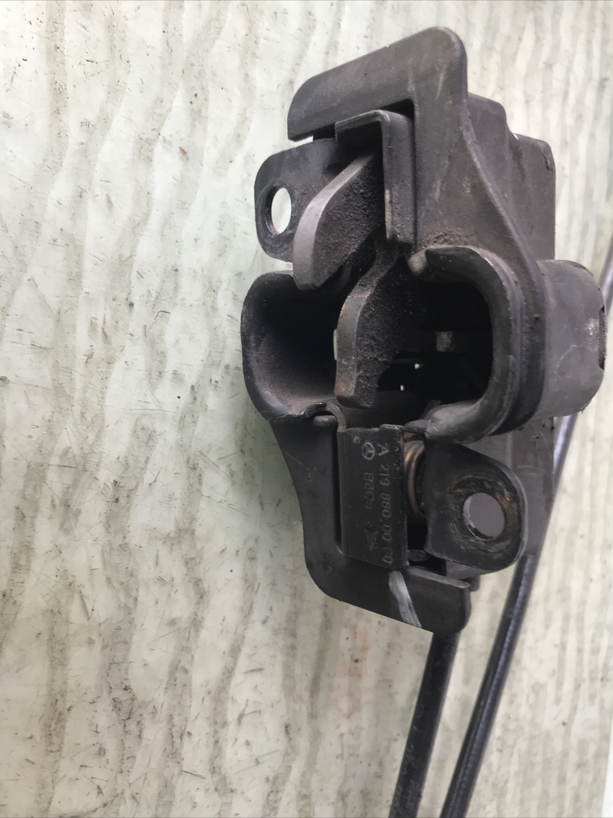 MERCEDES E/C CLASS 2004-10 M2361231 2198800060 BONNET HOOD LOCK CATCH ...