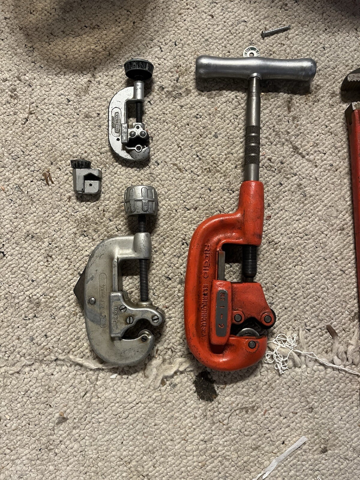 CRAFTSMAN AND RIDGID HEAVY-DUTY PIPE CUTTERS MULTIPLE SIZES. 4 CUTTERS ...