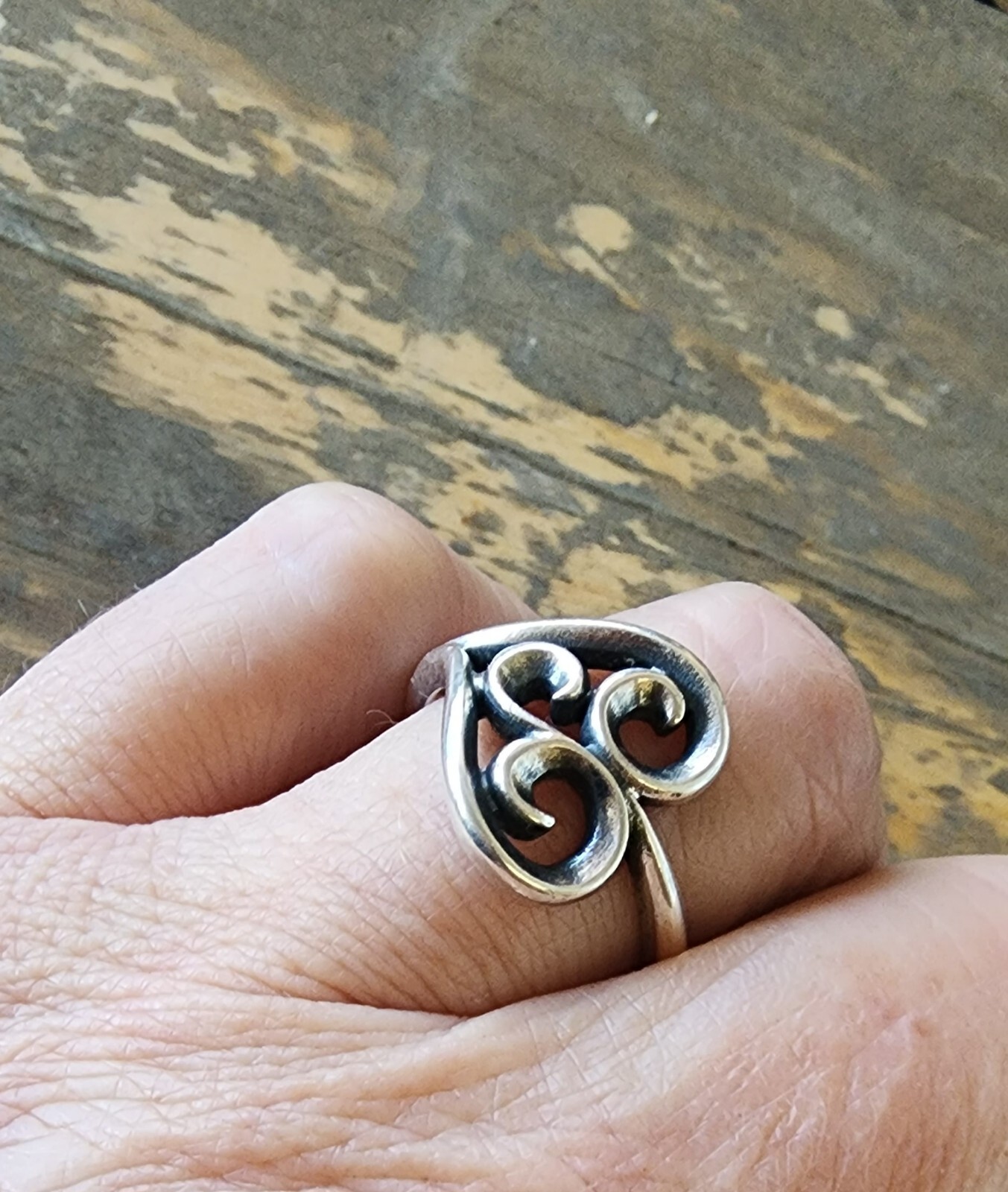 Retired James Avery Scroll Sideways Heart Ring Size 9… - Gem