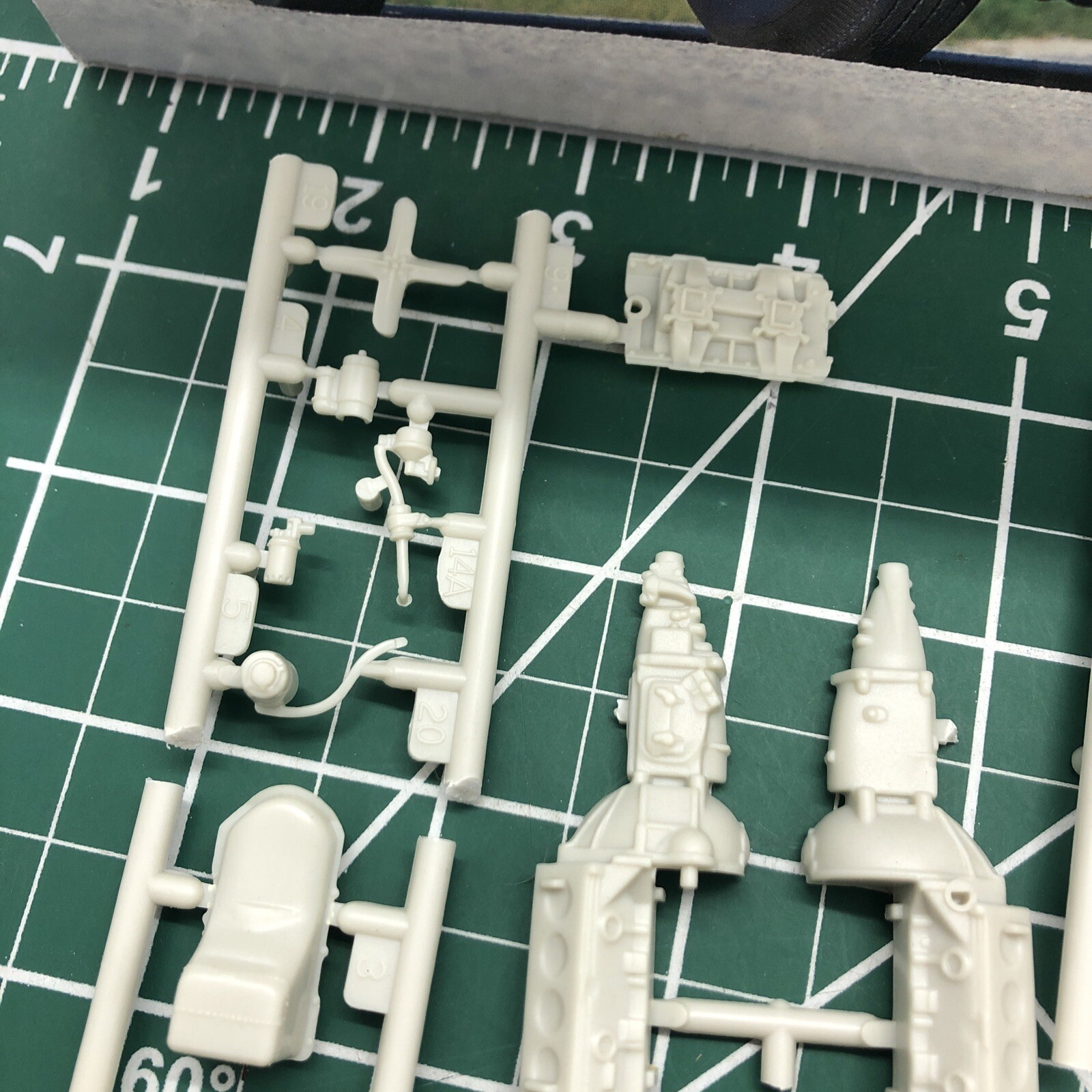 62 Pontiac Catalina 421SD ENGINE W 2X4 Intake AMT 1/25 Search LBR Model ...