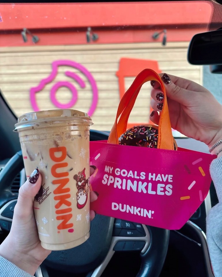 Limited Edition 2026 Dunkin’ Pink Sprinkles Reusable Single Donut Tote ...