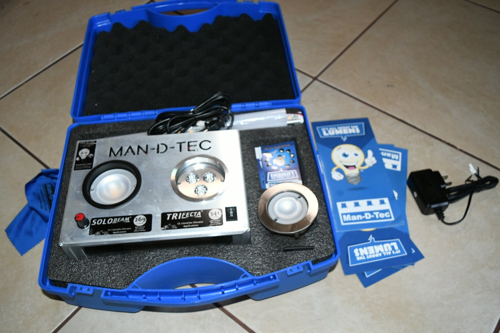 Man-D-Tec SoloBeam TriFecta Elevator Lighting LED Illuminator Excellent ...