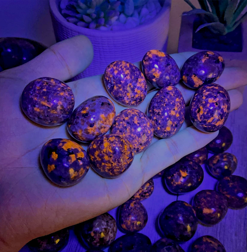 Natural Yooperlite Tumbled Stone UV Reactive Stone Fire Stone Flame ...