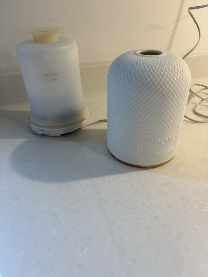 Neom Wellbeing Pod Essential Oil Diffuser.Ceramic Cover +Two Oils.Good ...
