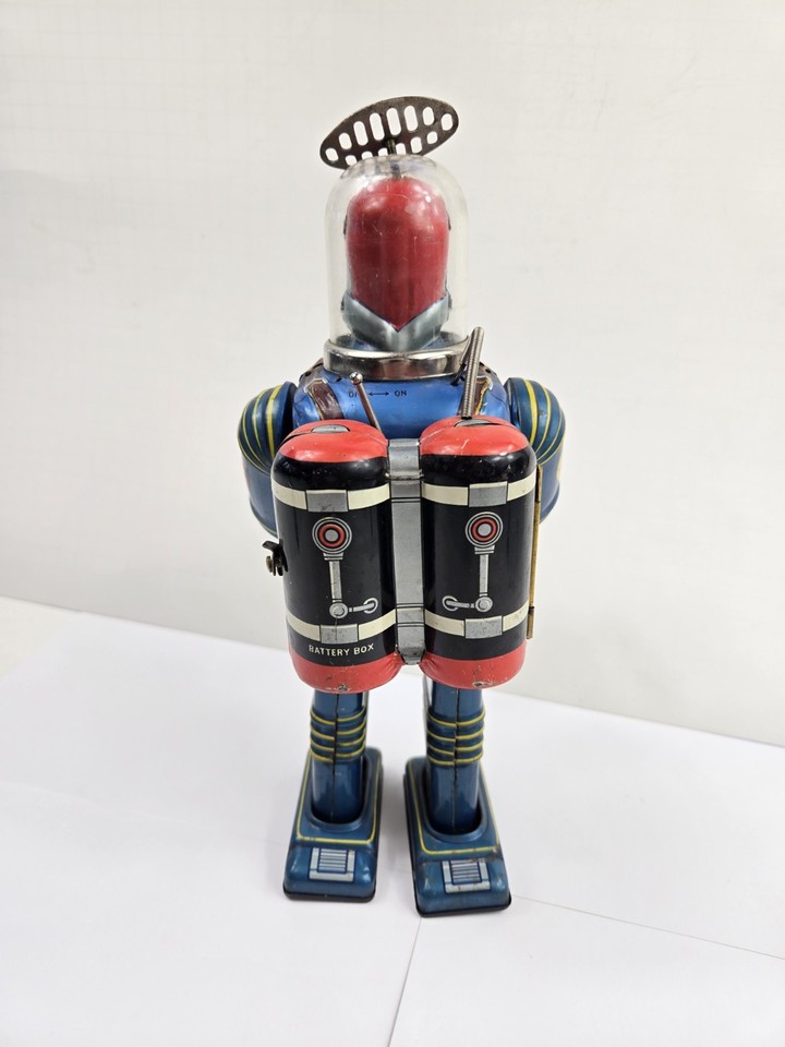 Vintage 1960's Daiya Blue Space Conqueror Astronaut Robot Battery-Op ...