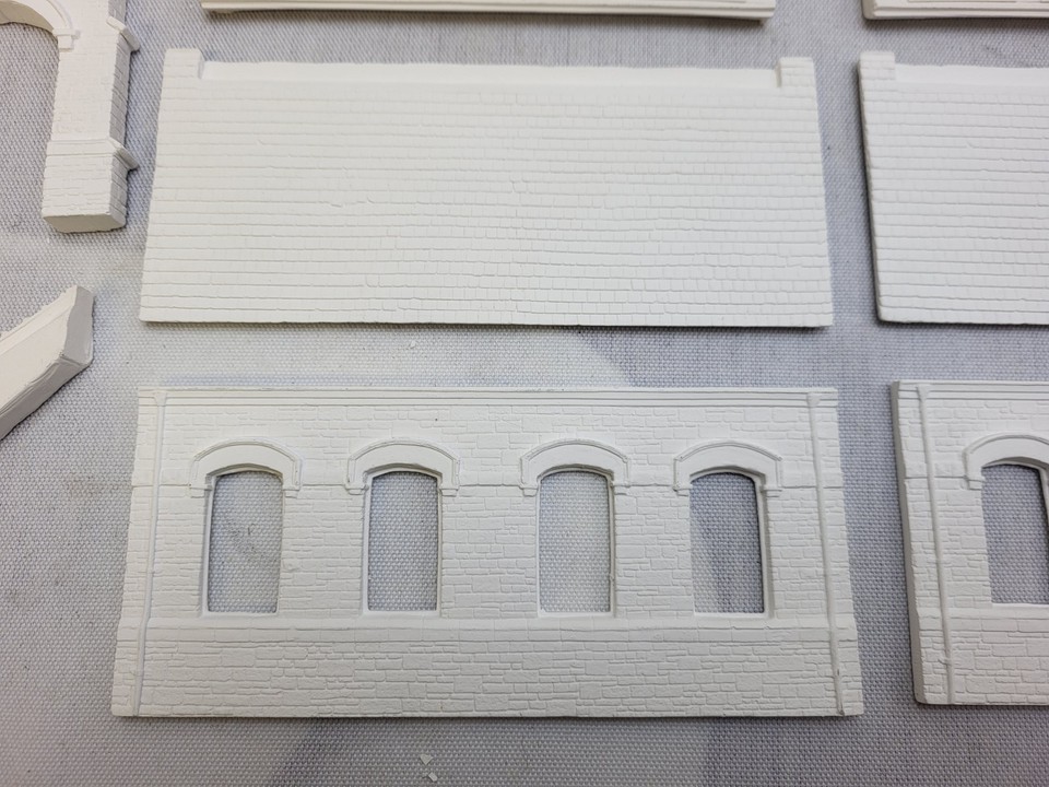 OO Gauge Stone Cast "Townstreet" Engine Shed Double Length Model ...