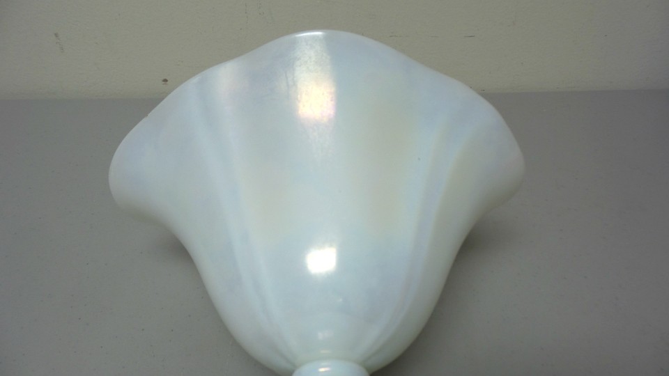 ANTIQUE CARDER ERA STEUBEN OPTIC RIBBED CALCITE FAN VASE, SHAPE 7564, c ...