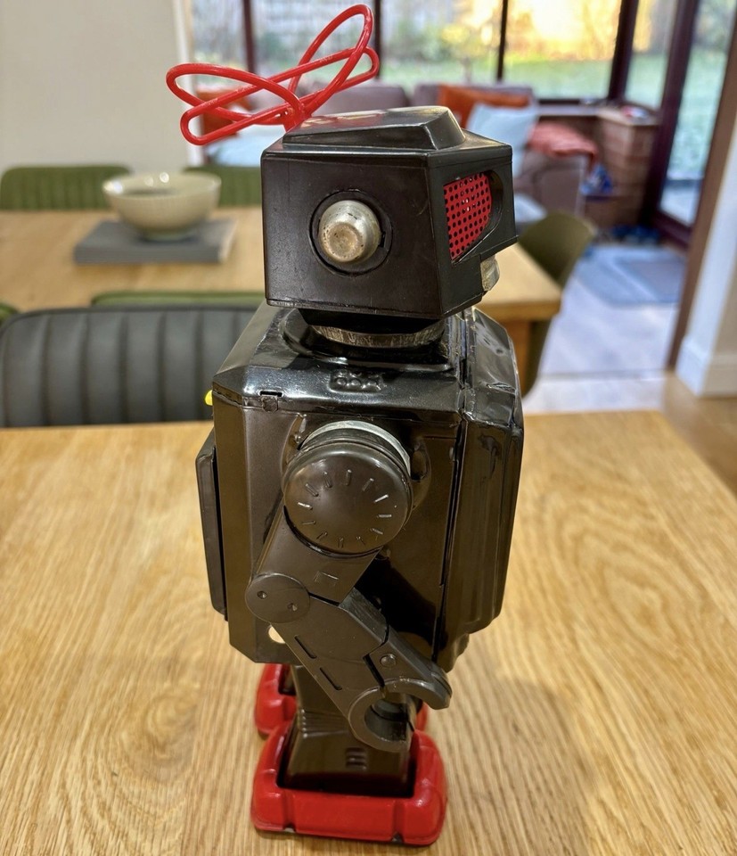 1960s Horikawa S.H Japan Tin Battery Operated Space DINOSAUR TV Robot ...