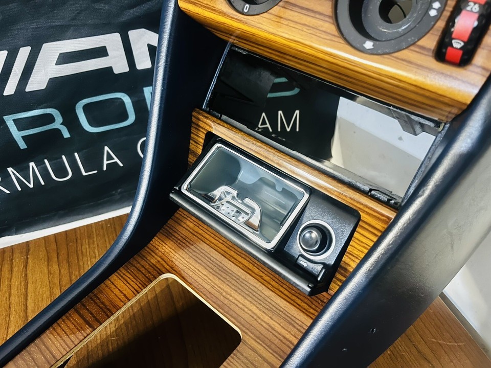 Mercedes W124 Blue Assembling The Central Console Dashboard Trim Box ...