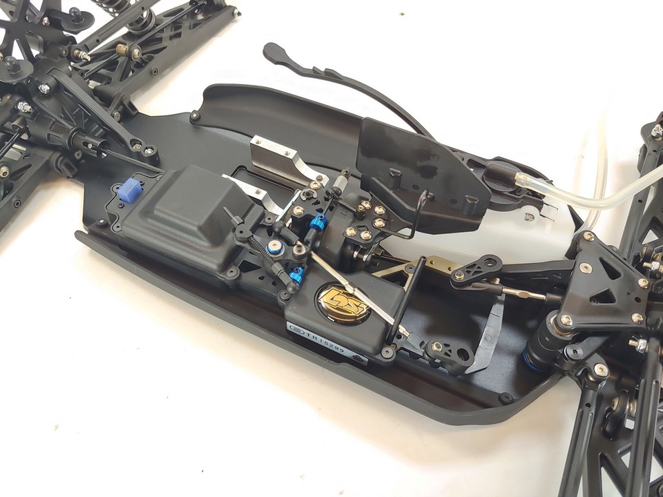 NEW: LOSI 8IGHT-T 1/8 4WD NITRO RACING TRUGGY ROLLER SLIDER CHASSIS w ...