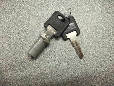 WD BARREL LOCK + KEYS SHORT TANG WITH SCREW THREAD CARAVAN MOTORHOME ...