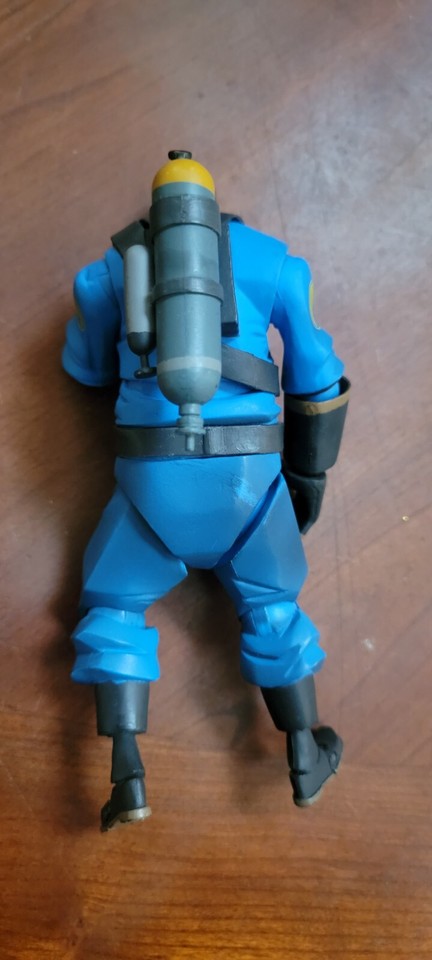 NECA Team Fortress 2: Series 1 Pyro Limited Edition BLU Action Figure ...