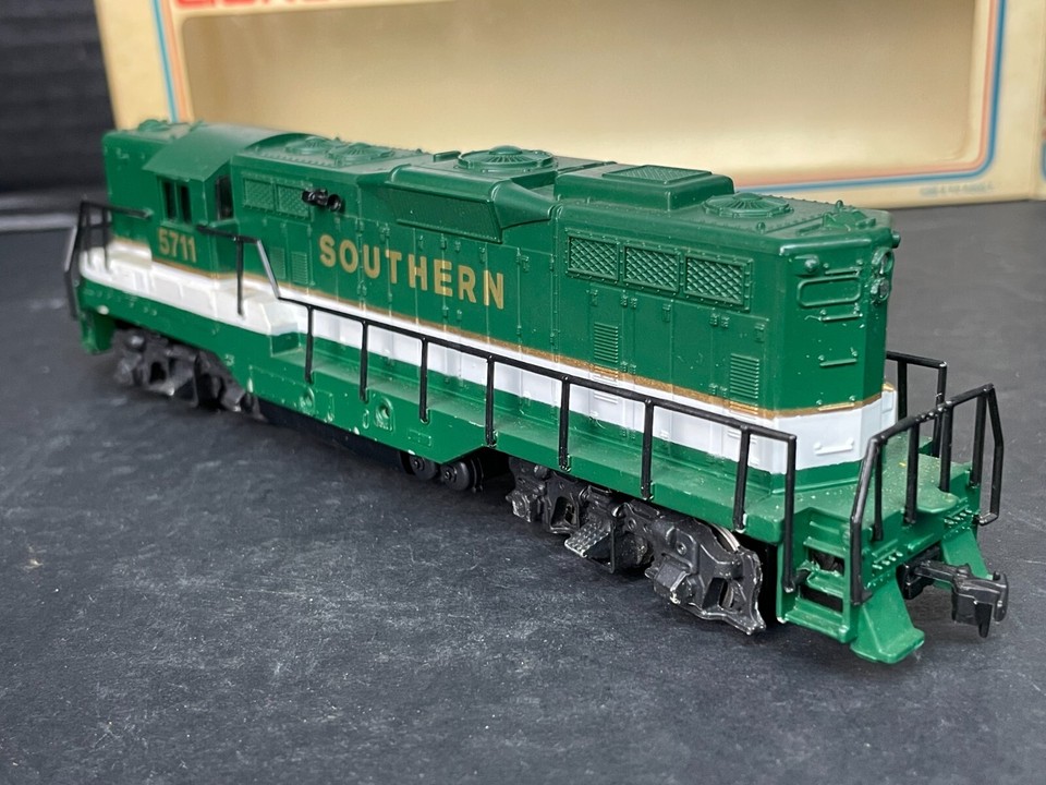Lionel HO Southern #5711 Bev-Bel Corp. GP-9 South Locomotive Train Toy ...
