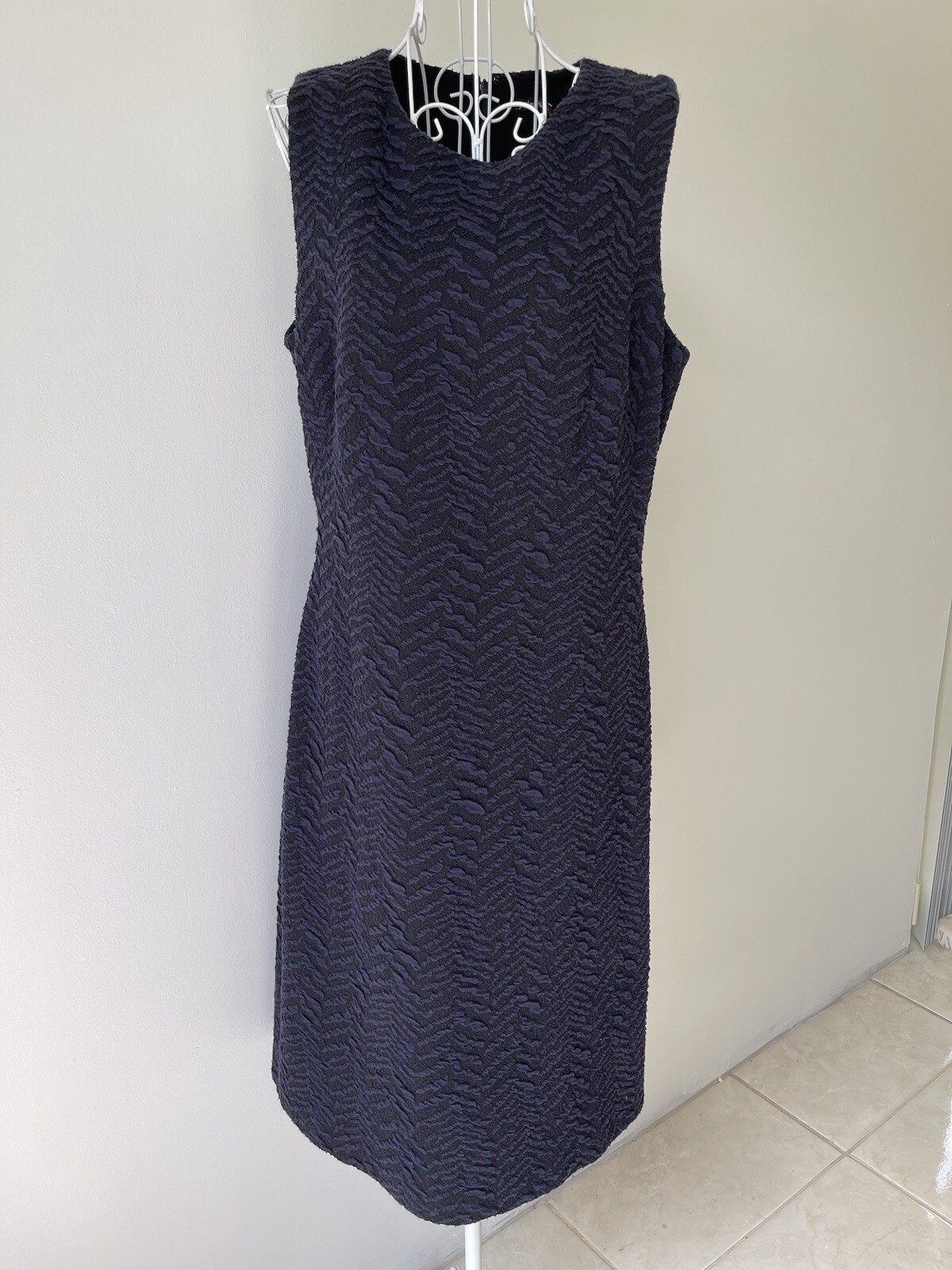J Mclaughlin Blue black Devon Textured Stretch Sheath Dress Sleeveless ...