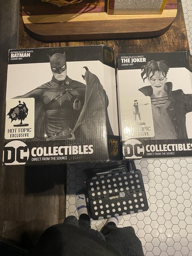 Black & White DC Batman + Joker Statues Hot Topic Exclusive [Gerard Way ...