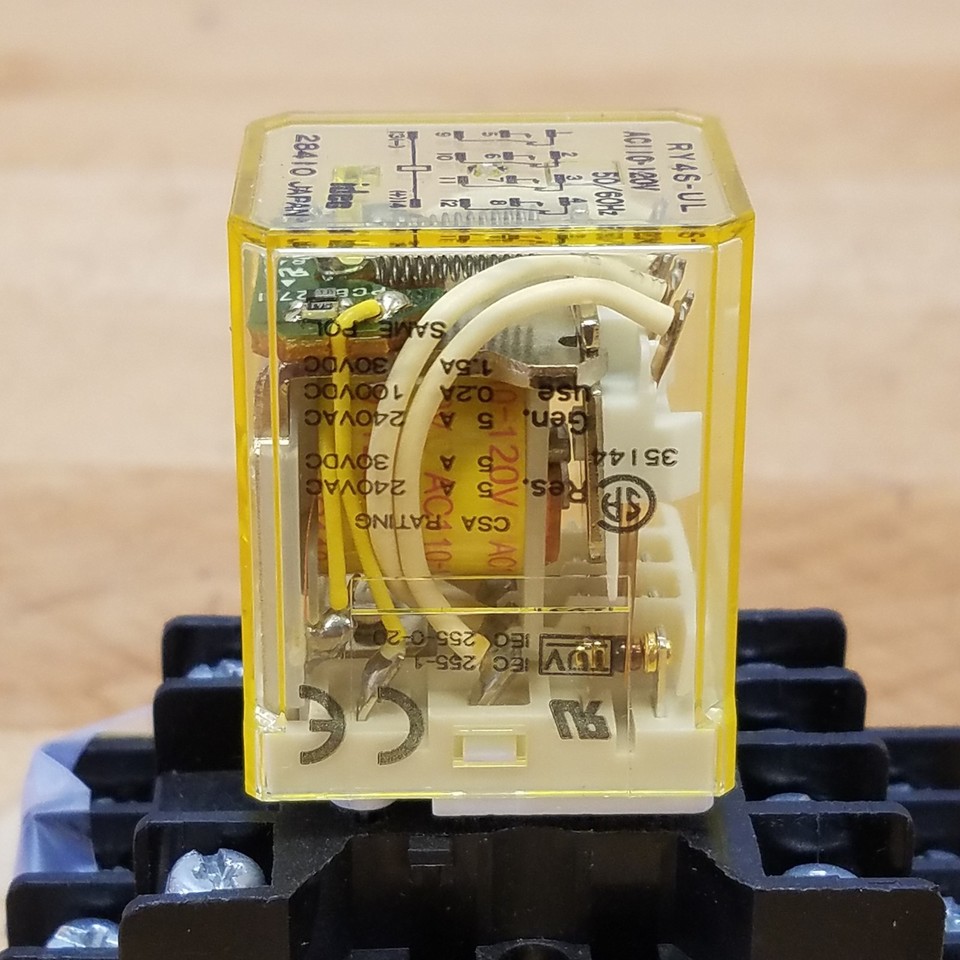 Idec RY4S-UL Relay, 120V, 60Hz With Allen Bradley 700-HN128/B Relay ...