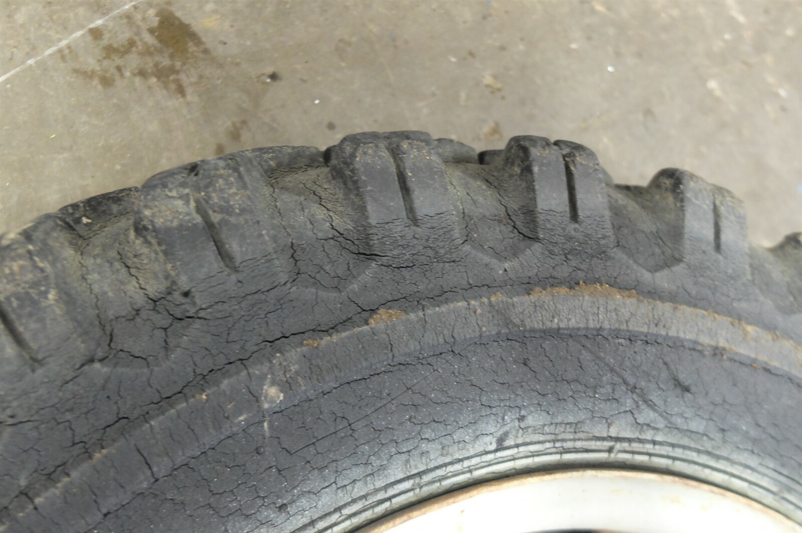 62 - 65 Early Ford 4000 Tractor 801 901 front wheels rims and tires | eBay