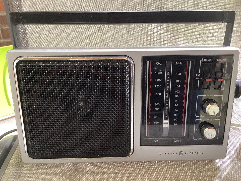 Zenith RF42 AM-FM & GE 7-2857A AM-FM radios, both working | eBay