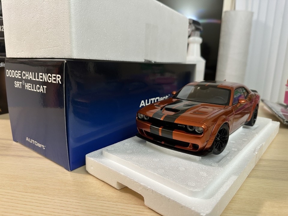 AUTOart 1:18 Dodge Challenger SRT Hellcat Widebody Cinnamon Gunmetal ...