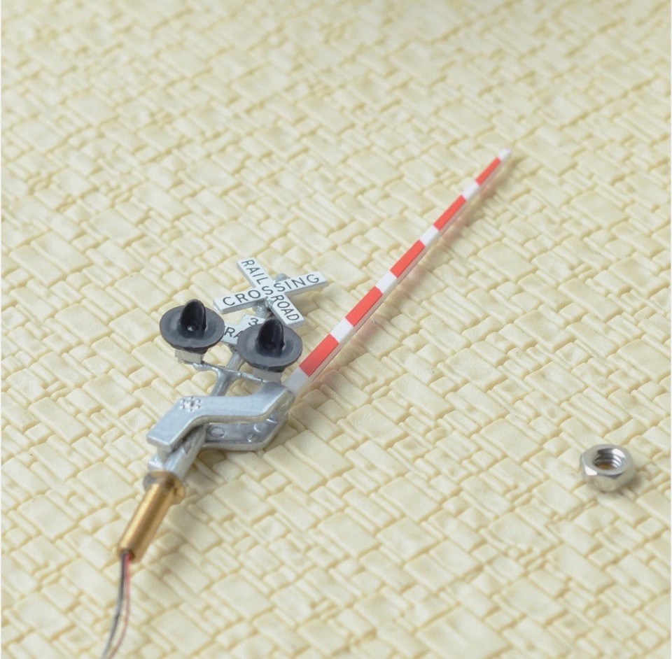 2 x HO scale railroad crossing signal arm gate stop lever flasher 2 ...