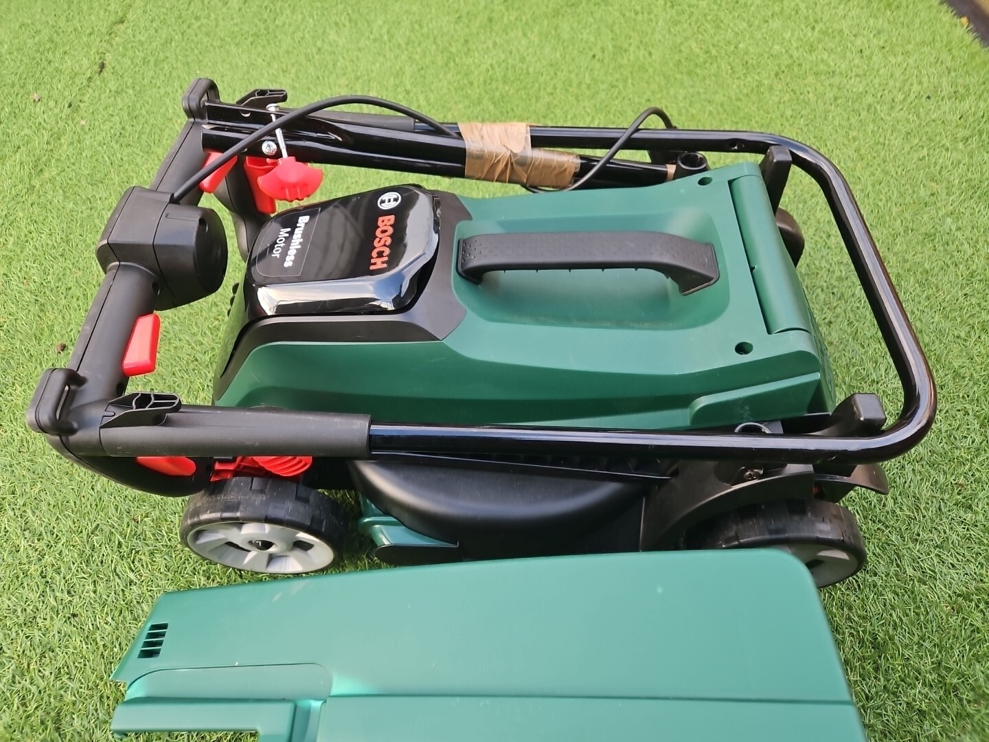 Bosch City Mower 18v-32-300 Brushless Lawnmower Grass cutter gardening ...