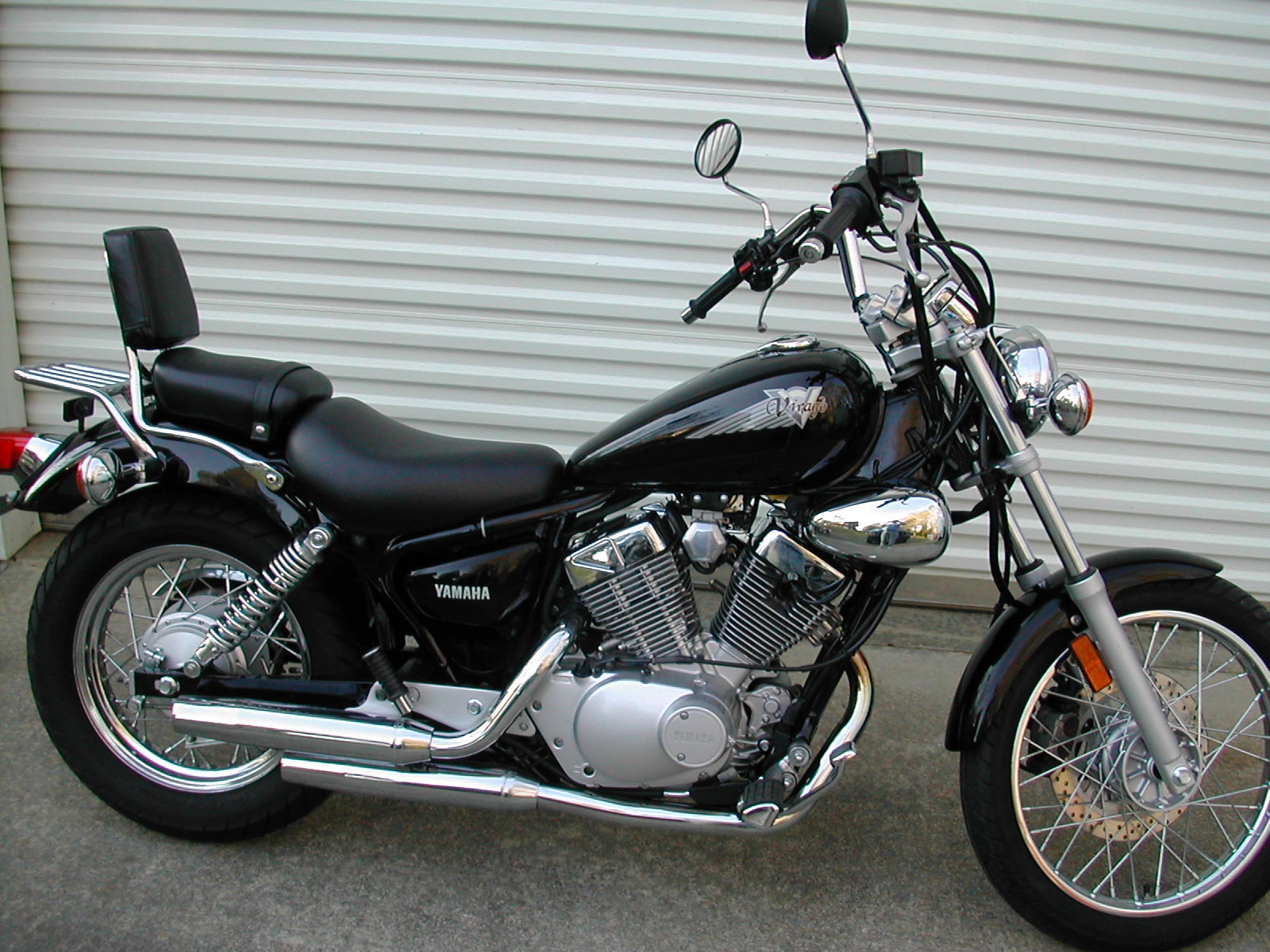 2005 YAMAHA XV250 VIRAGO 250 BATTERY BOX WITH BATTERY STRP 02-10 HAD ...