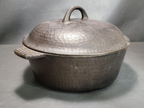 Chicago Hardware Foundry #8 Hammered Cast Iron Dutch Oven | eBay