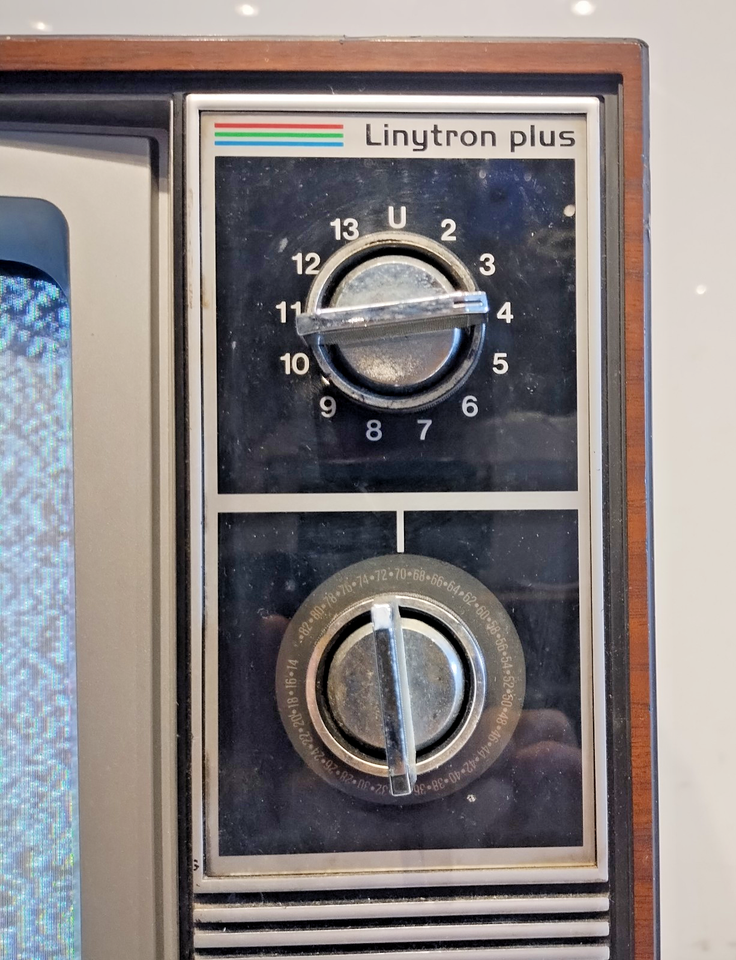 Sharp 19 CRT Color TV Linytron Plus Series Vintage 1983 Collectable ...